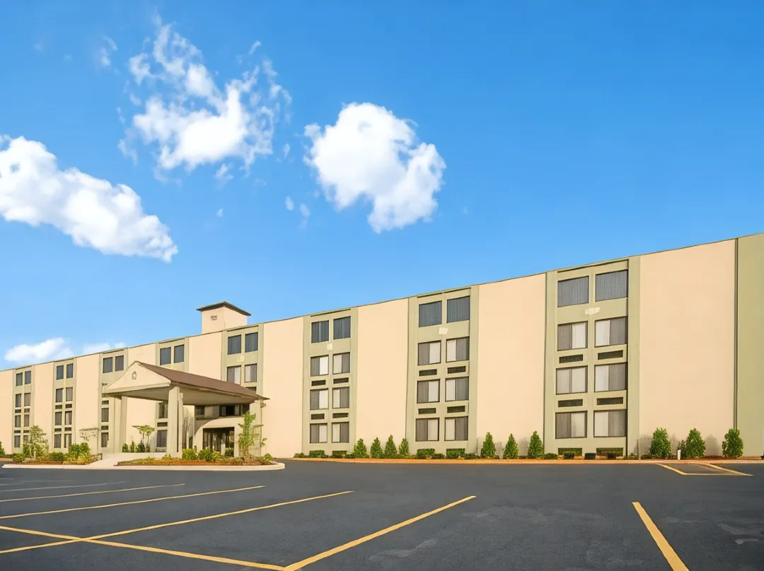 Comfort Inn & Suites - Fall River, MA