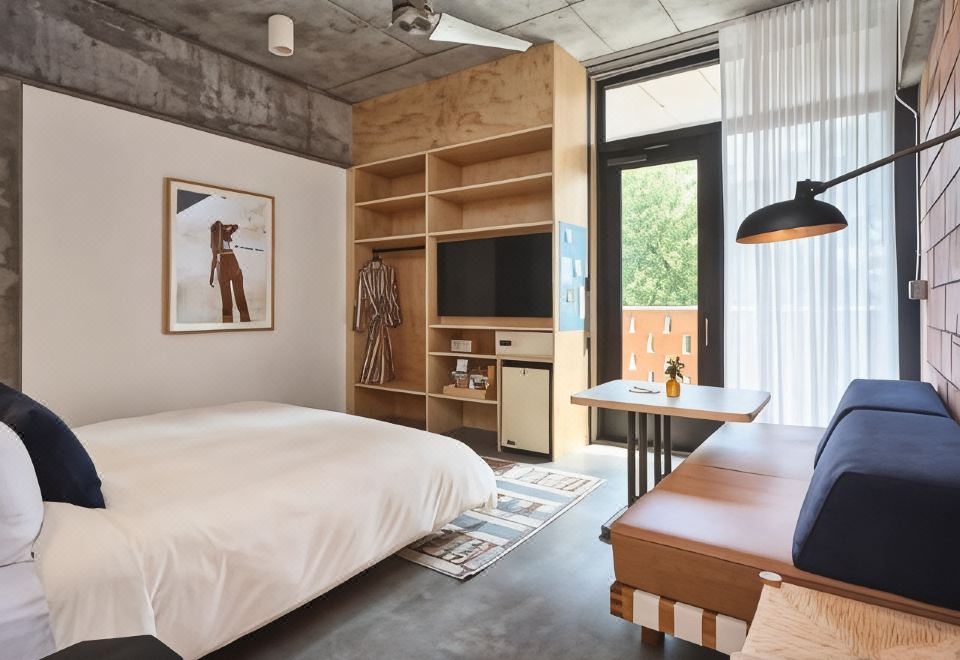 Carpenter Hotel (Austin) - 2026 Prices, Reviews & Deals | Trip.com
