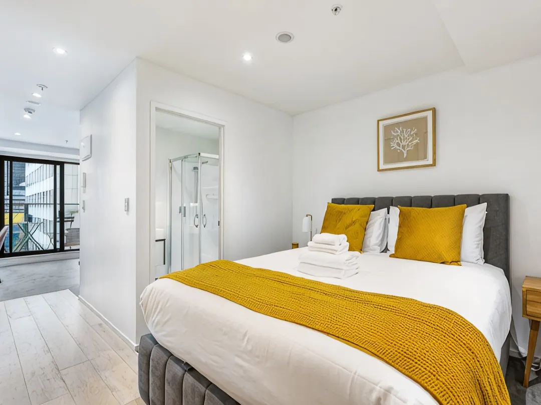 Stylish Modern Unit W Balcony And Pool Zodiak Stays - Auckland