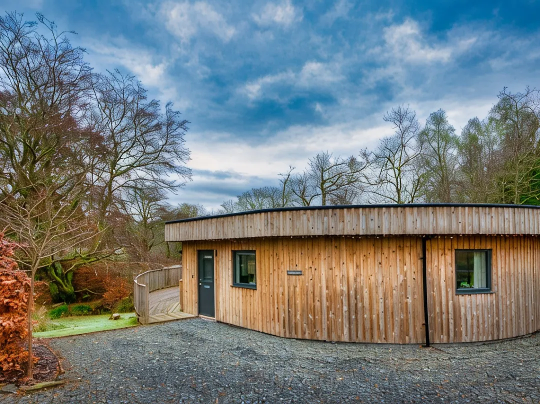 The Crannog Circular Riverside Retreat With Hot Tub - Killin
