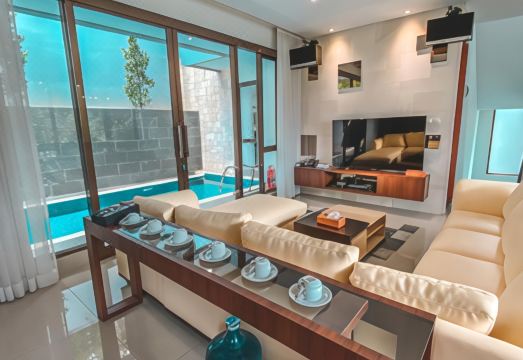 Platinum Dago Resort Villa 15px With Private Pool Bandung,Mekarsaluyu ...
