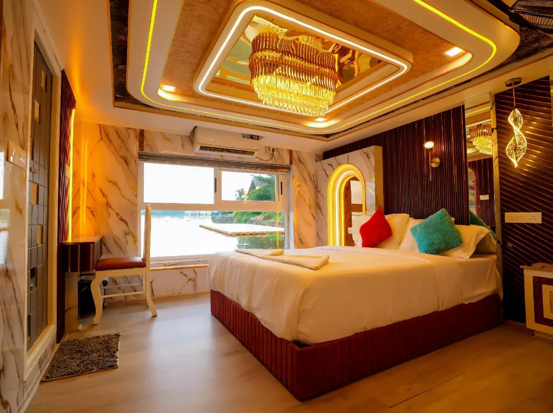 Sreekrishna Houseboat C/o Sreekrishna Ayurveda Panchakarma Centre - Alappuzha