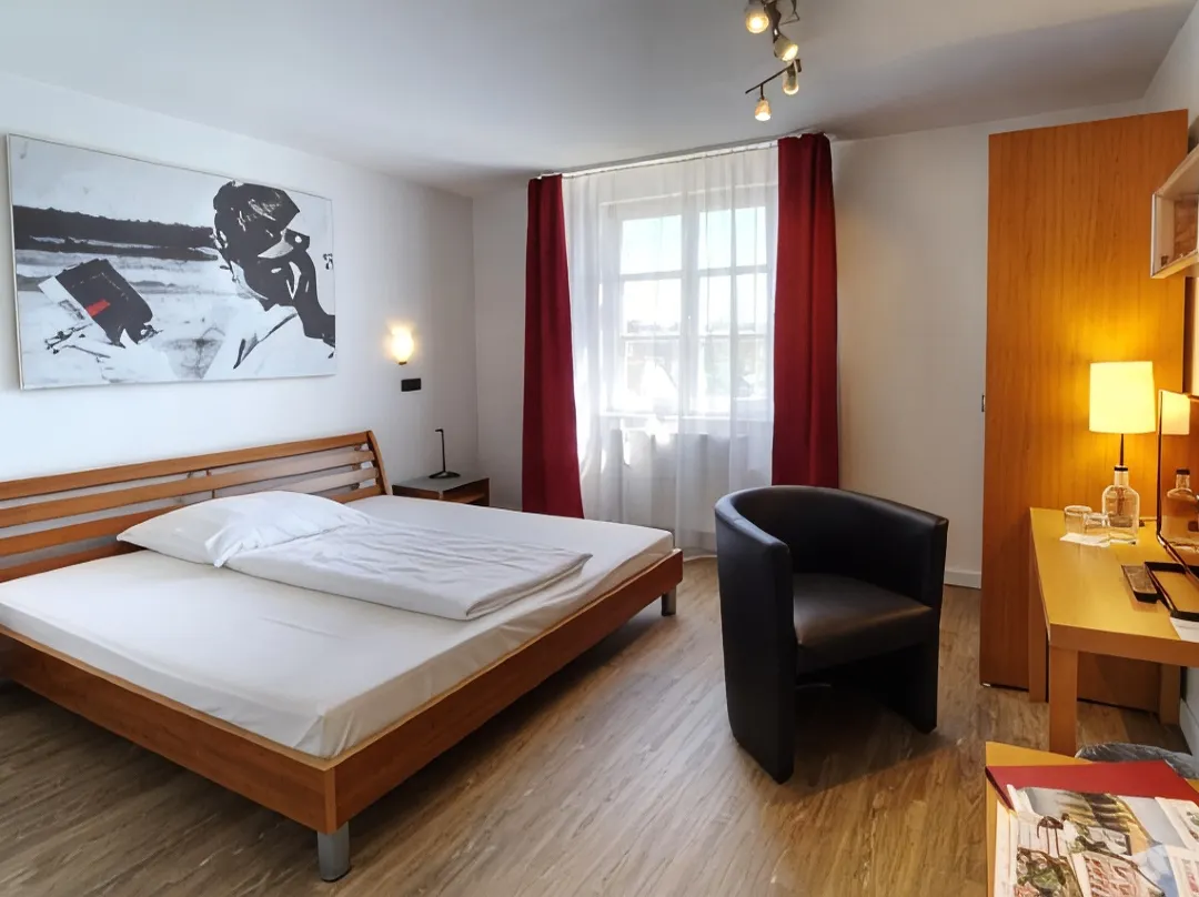 Reinhardts Garni Automobilia Hotel - Bietigheim-Bissingen, Deutschland
