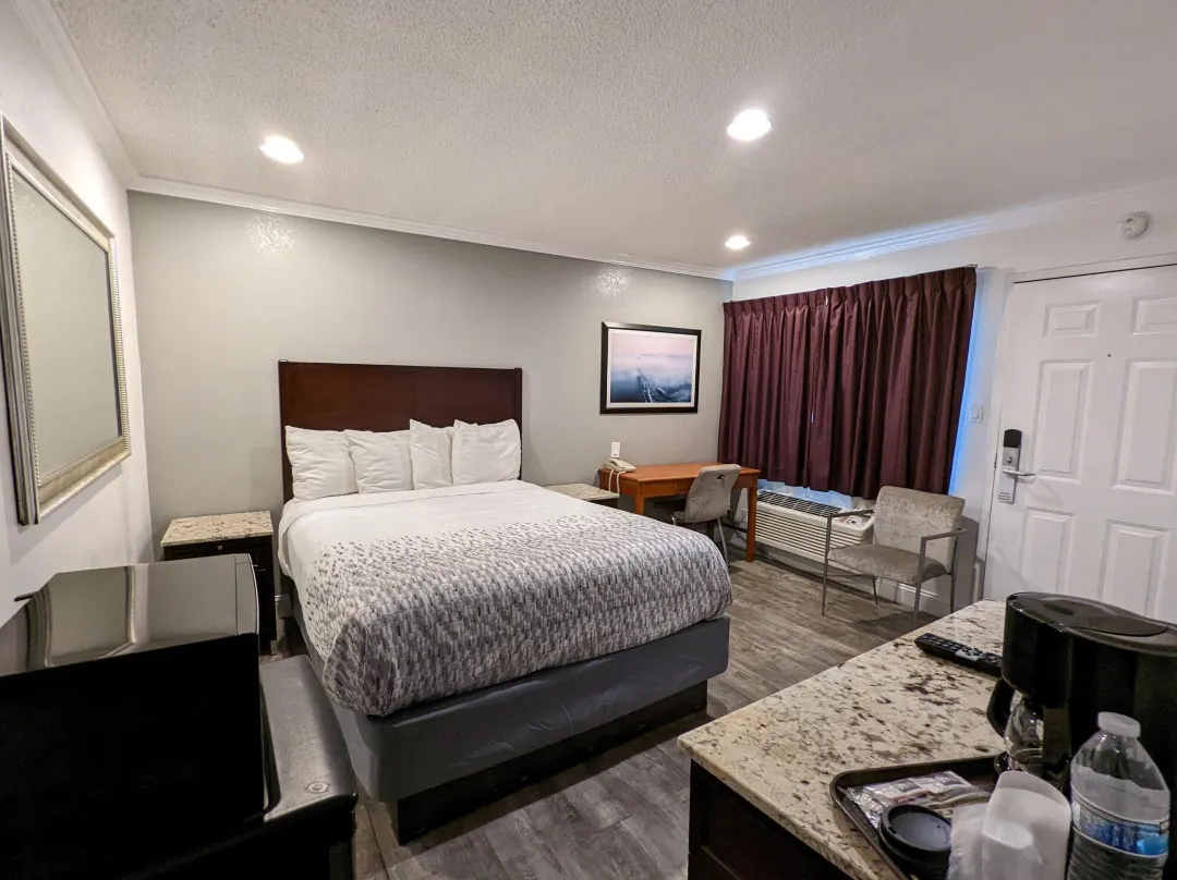 Deluxe Inn - South San Francisco, CA