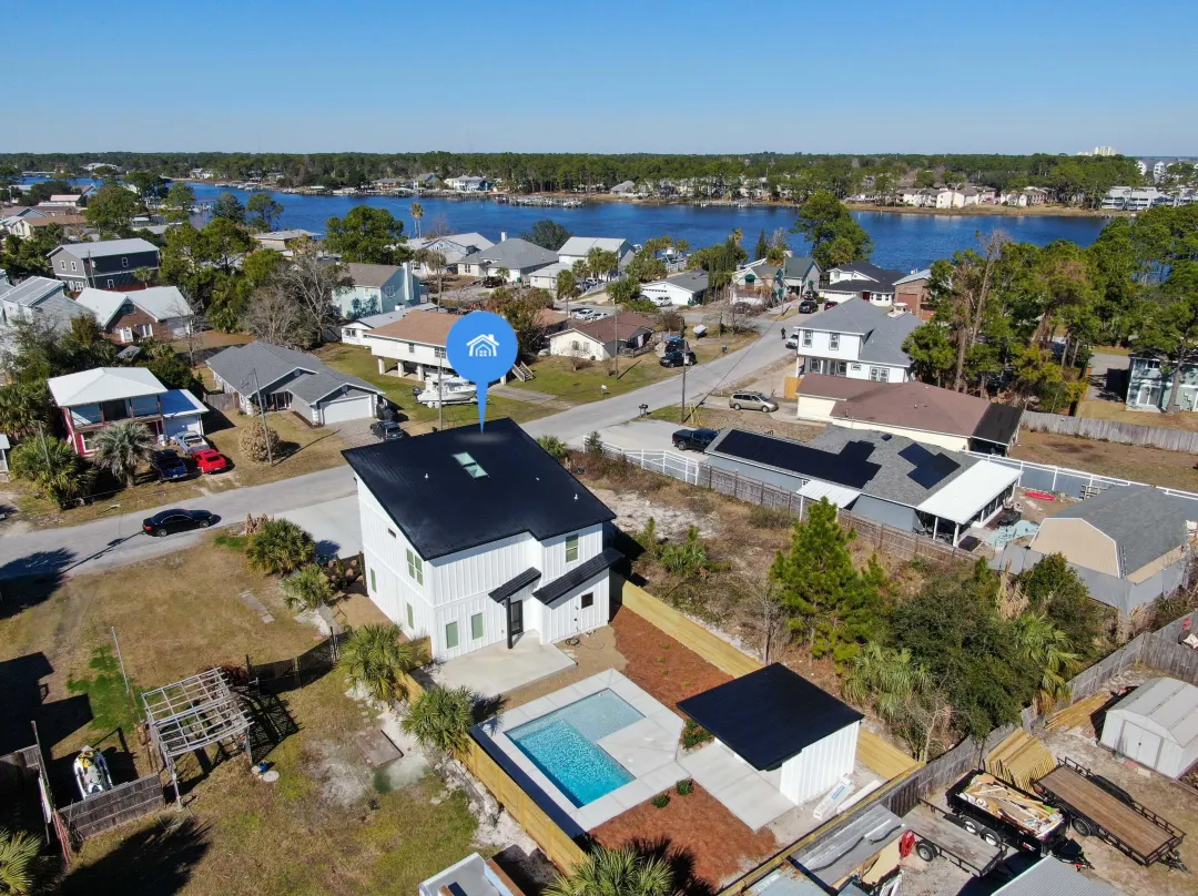 Luxurious Amenities And Inviting Outdoor Space - Elegant Coastal Escape - Panama City, FL