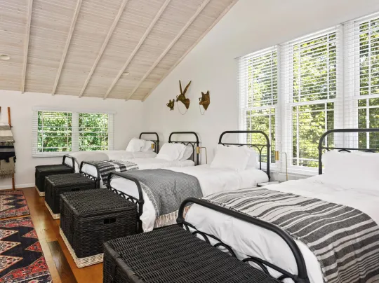 Stunning Lakeside Oasis With Hot Tub And Wraparound Deck - Exquisite Retreat - Stevensville, MI