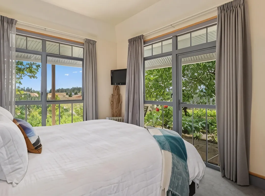 Hawkdun Rise Vineyard & Accommodation - Alexandra, New Zealand