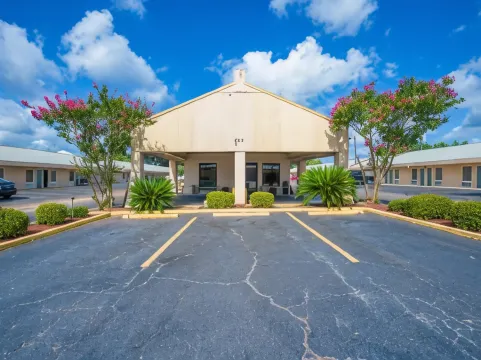 Rodeway Inn - Brookhaven, MS