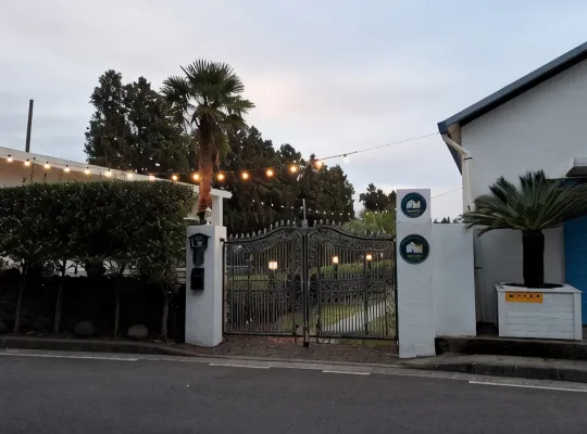 Seogwipo O And B Farm Stay Pension - Jeju-si