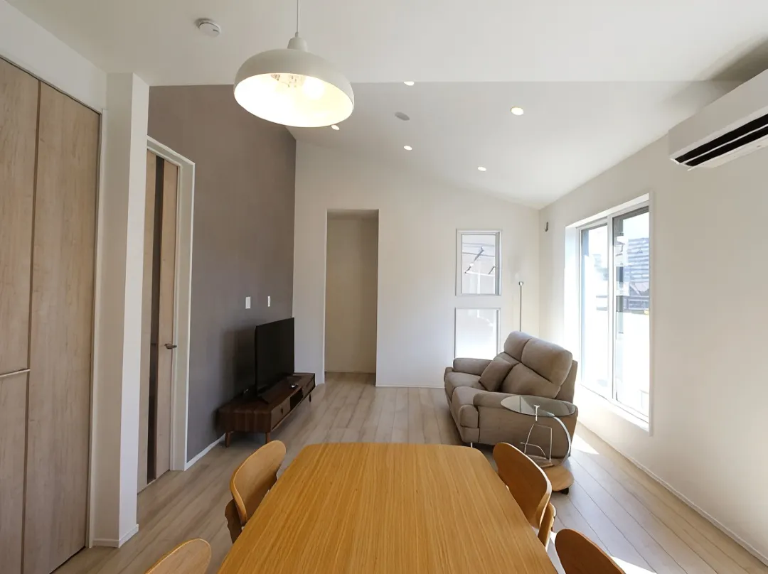 New 2-story House! 2 Minutes To Station, Parking, Easy Disneyland Access, Near Restaurants & Shops - 千葉市