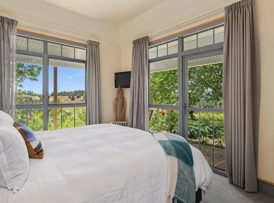 Hawkdun Rise Vineyard & Accommodation - Southland