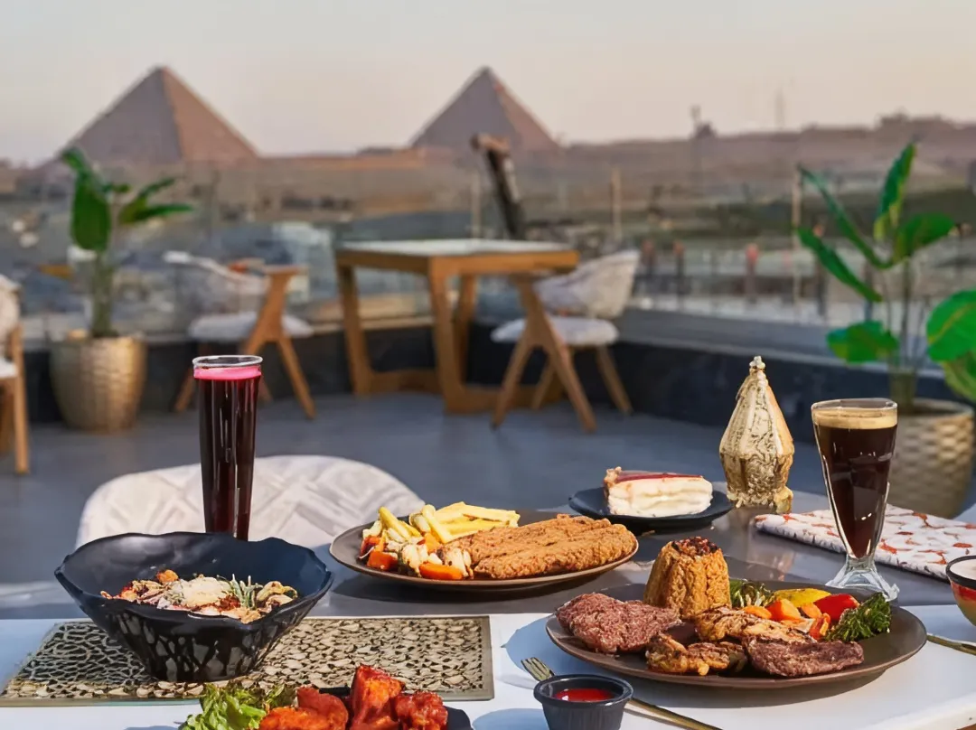 Alaskapyramidsview - Egypt