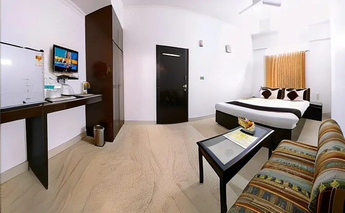 Hotel The First - Agra