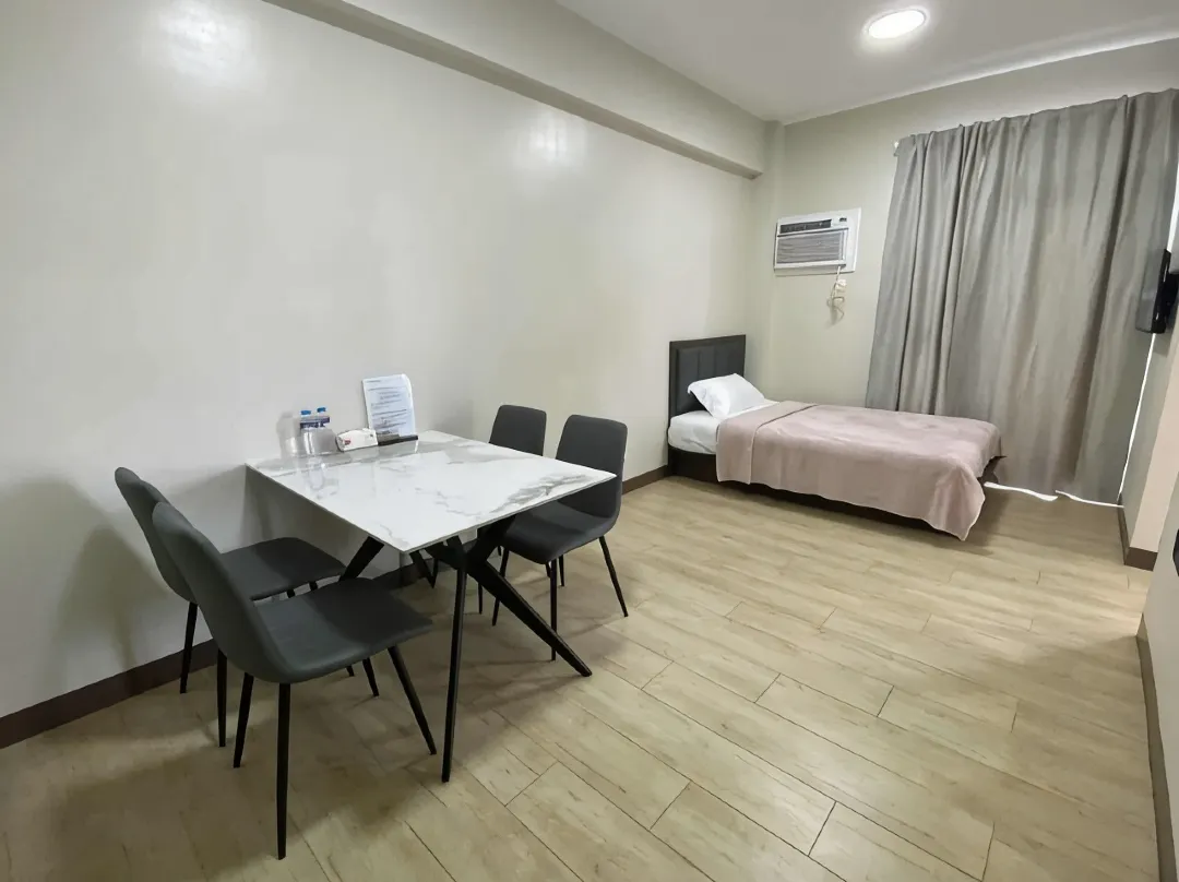 Gentry Manor - 2 Mins Walk Away To Okada Cozy Home Stay - 6f - Pasay