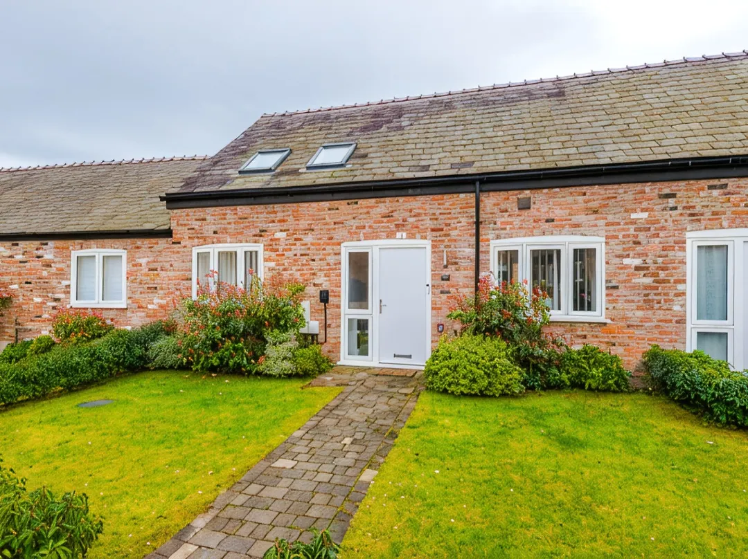 Number 21: A Breathtaking Chester Cottage With Parking - Chester