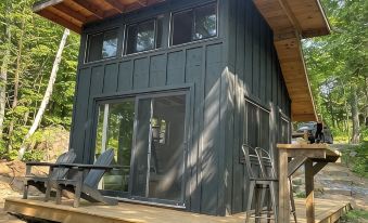 Lost Loft - NEW Waterfront Tiny Cottage. Sleeps 2, off-grid, quiet lake ...