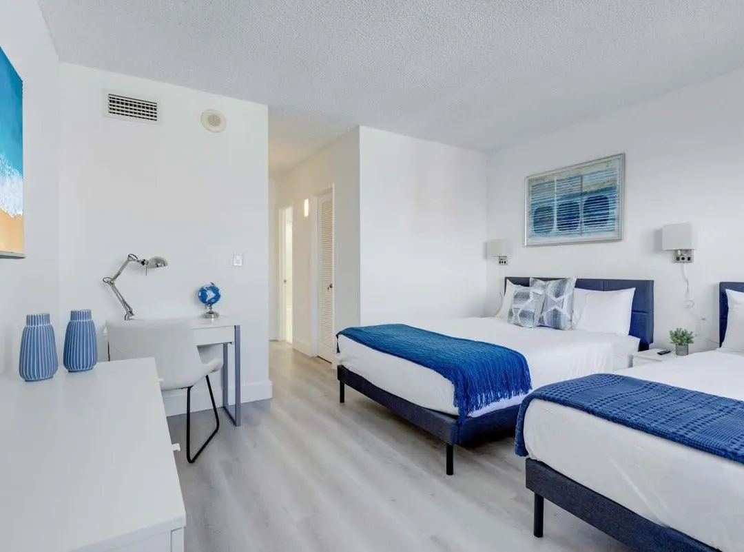 Fitness Center And Tennis Courts - Charming Beachside Escape - Sunny Isles Beach, FL