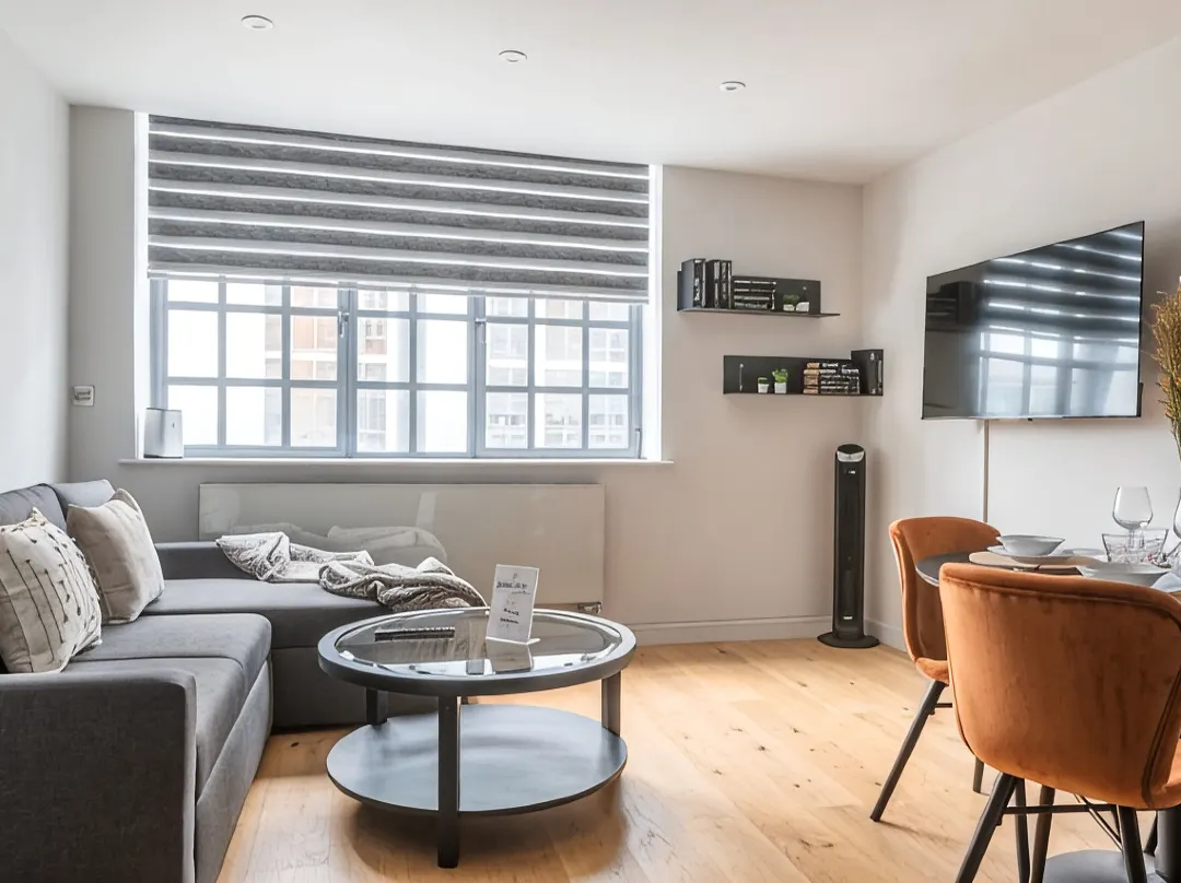 The Eyre Suite Six - Farringdon - By Frankie - City of London