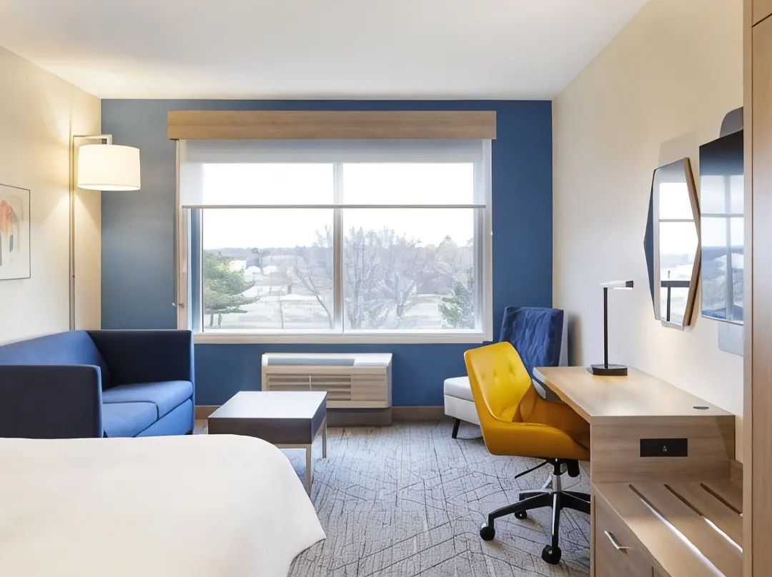 Holiday Inn Express & Suites Waco Downtown - Waco, TX