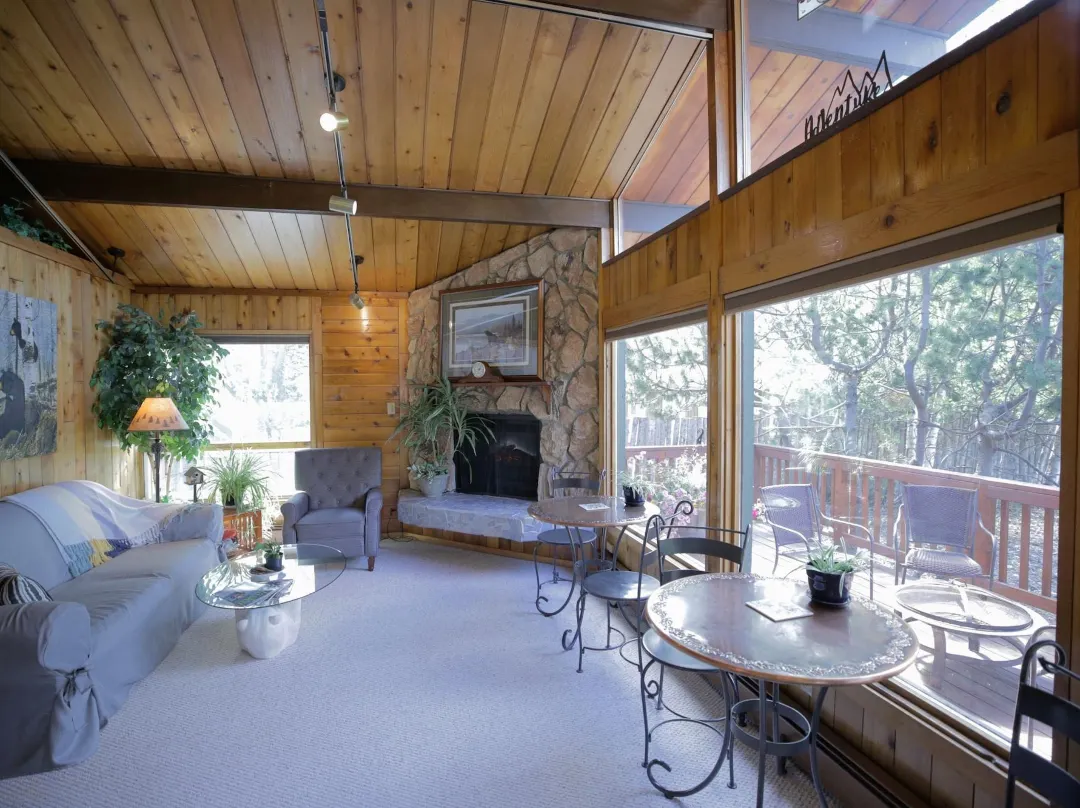 Jewel Lake Bed And Breakfast - Anchorage, AK