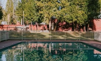 ลอง บาร์น ลอดจ์ - ราคาพิเศษ & ดีลสุดคุ้ม 2026 | Trip.com