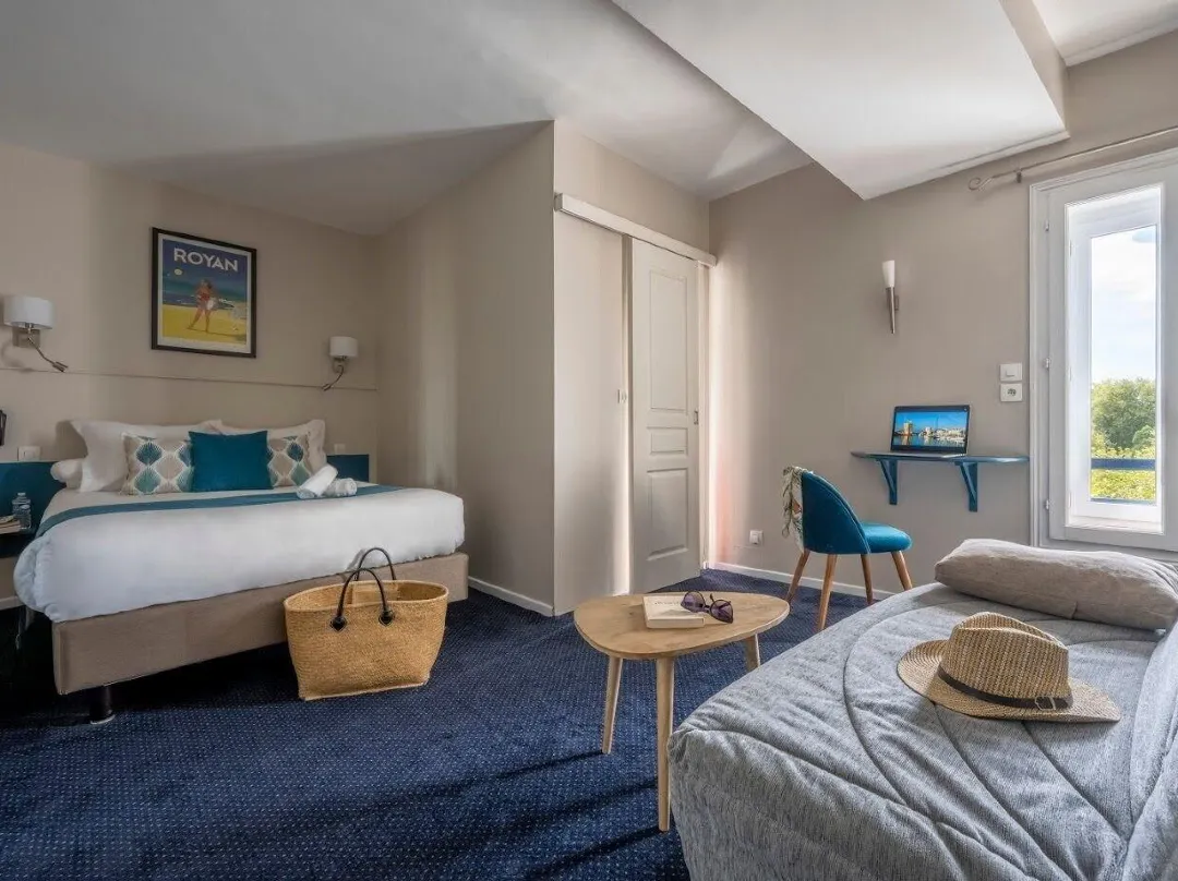 Un Hôtel Sur Le Port - La Rochelle
