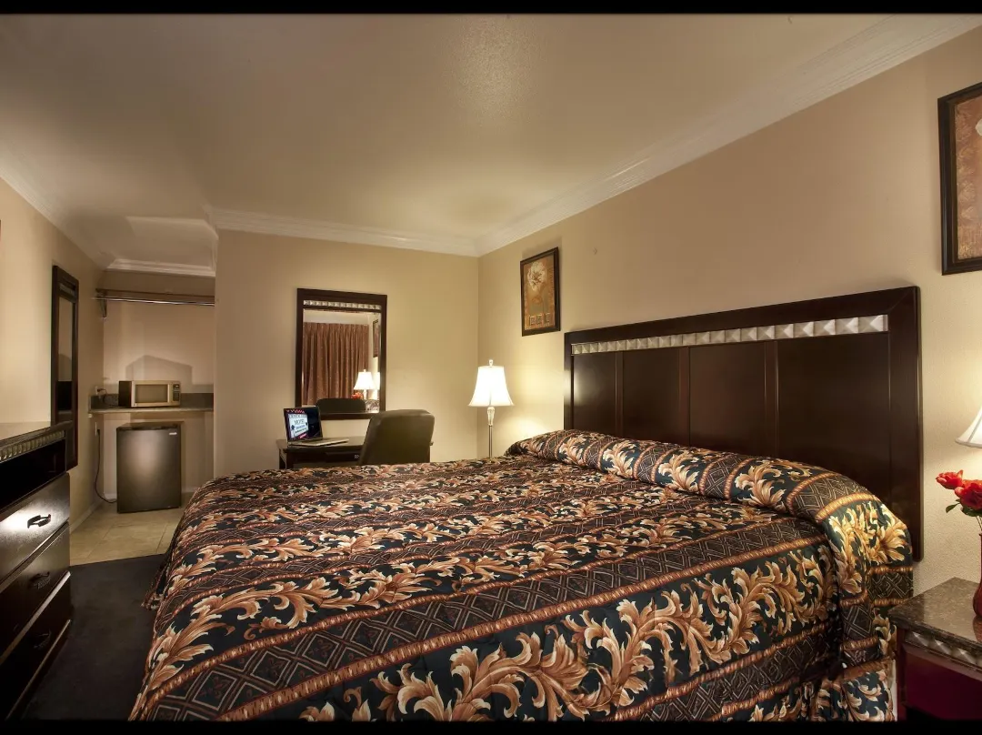 Crystal Lodge Motel - Oxnard, CA