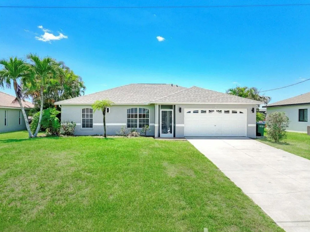 Electric Heated Pool And Gulf Access Canal Retreat - Charming Oasis - Cabo Coral