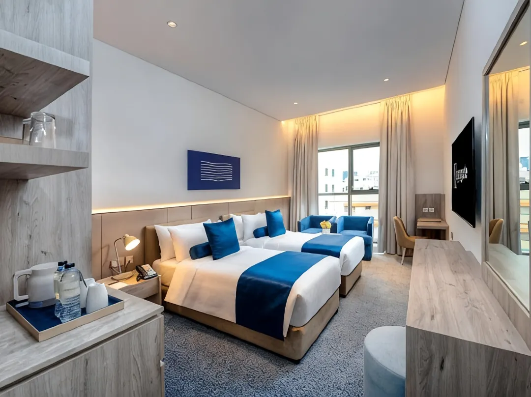 Kingsgate Hotel Clock Tower - Dubai