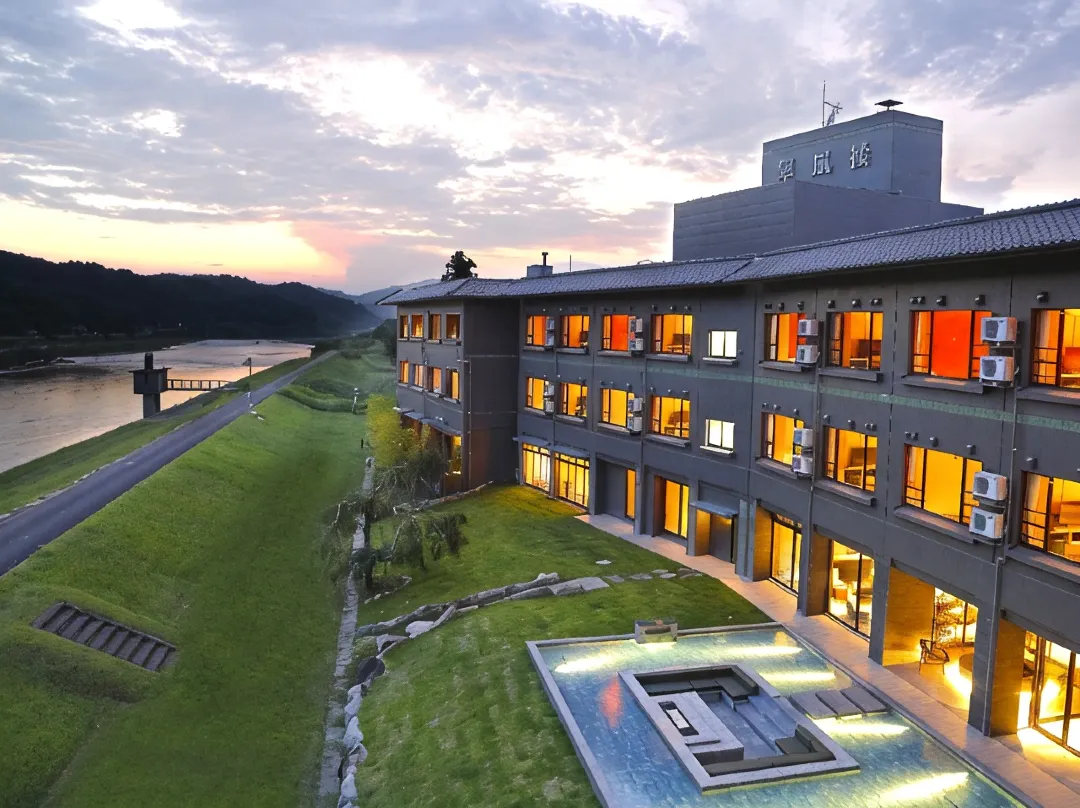 Hitoyoshi Onsen Ryokan Suiranrou - Hitoyoshi