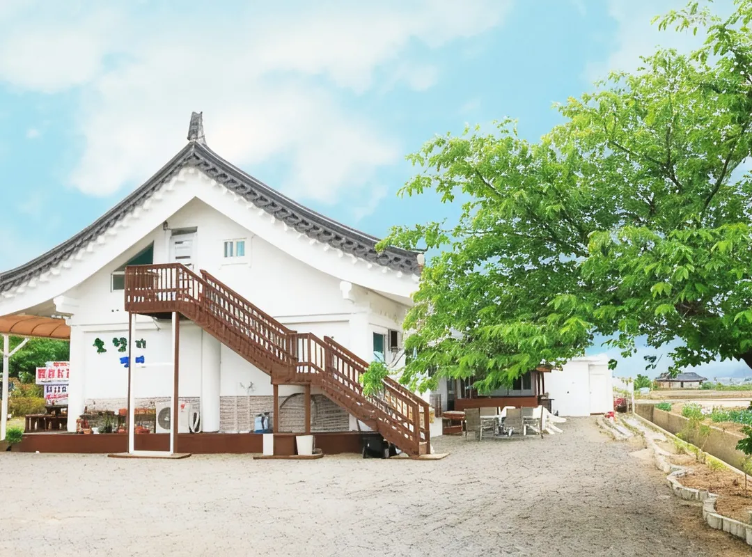 Gyeongju Pine Fragrance Pension - Gyeongju-si