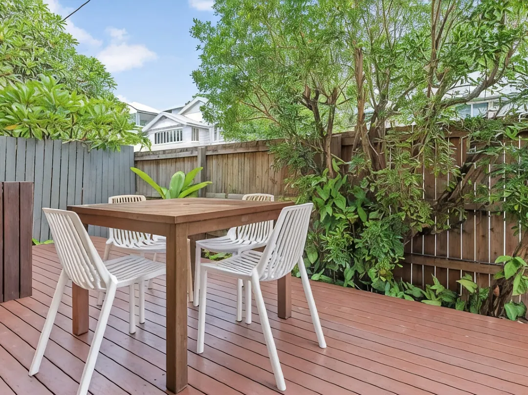 Quiet & Bright Art Deco Apartment By New Farm Park - Brisbane