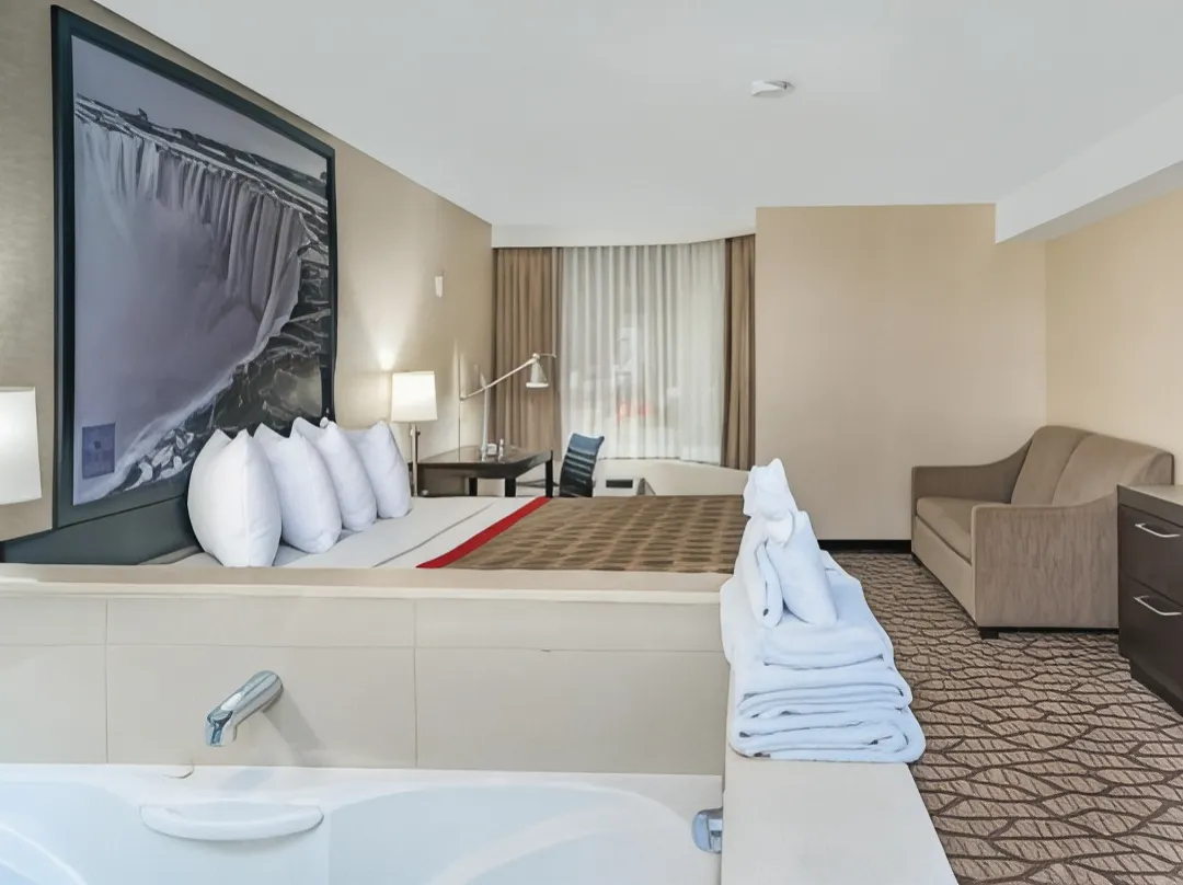 Ramada By Wyndham Niagara Falls Near The Falls - Niagara Falls