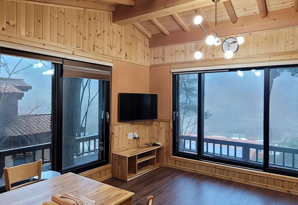 Hwaak Mountain Pine Tree Resort in Hwacheon, Hwacheon-gun (Prices ...