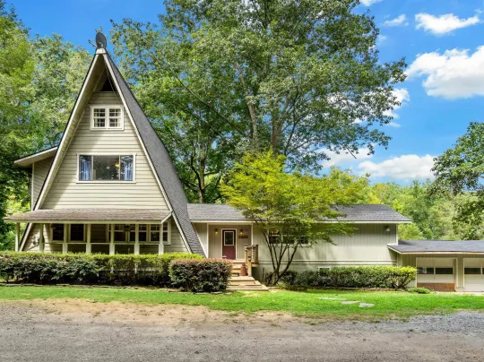 Stunning Riverfront And Canoe Access - Charming Tranquil Haven - Chimney Rock, NC