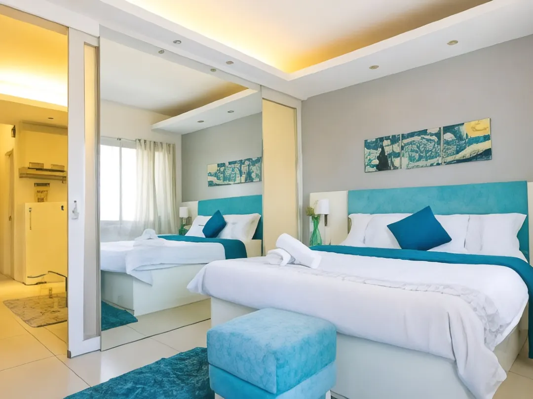 Touristation Crowne Bay Tower - Makati