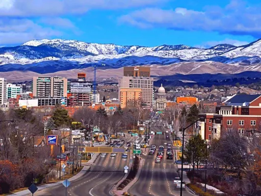 Stylish Modern Getaway - Conveniently Located Near Boise State University - Boise, ID