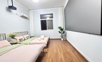 Lianying Guixiang Apartment (Linjiang Avenue)(莲影归乡公寓(临江大道分店)), Wuhan ...