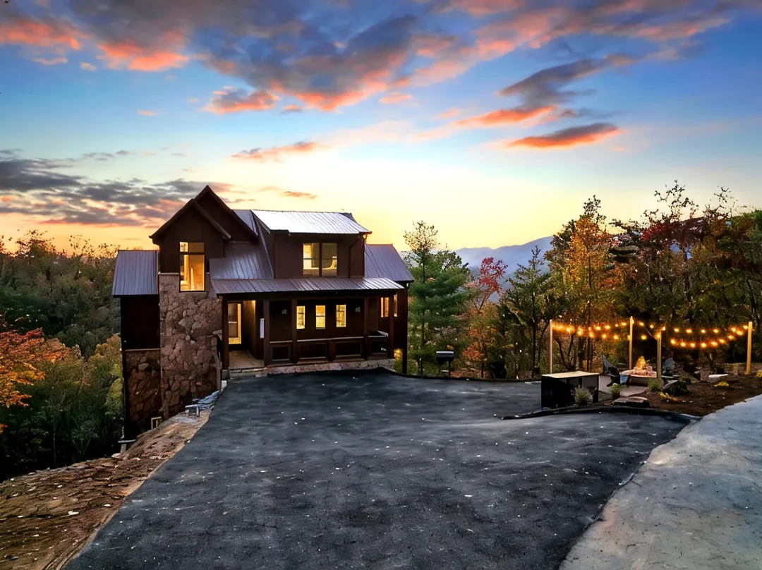 The Grand Sumeru | Near Sevierville, Pigeon Forge - Townsend, TN