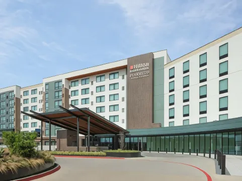 Hilton Garden Inn Grand Prairie At Epiccentral - Grand Prairie