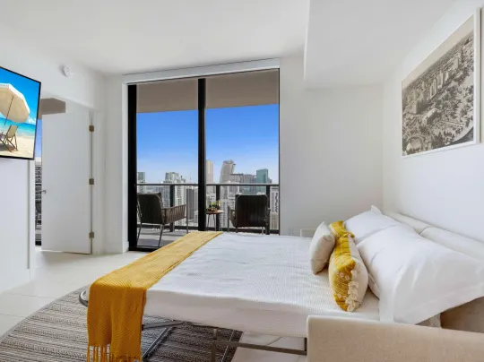 Stunning City Views And Amazing Pool - Chic Urban Retreat - Miami, FL