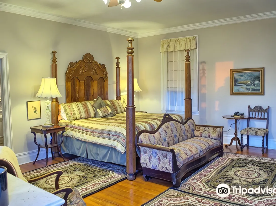 Corners Mansion Inn - A Bed And Breakfast - Mississippi