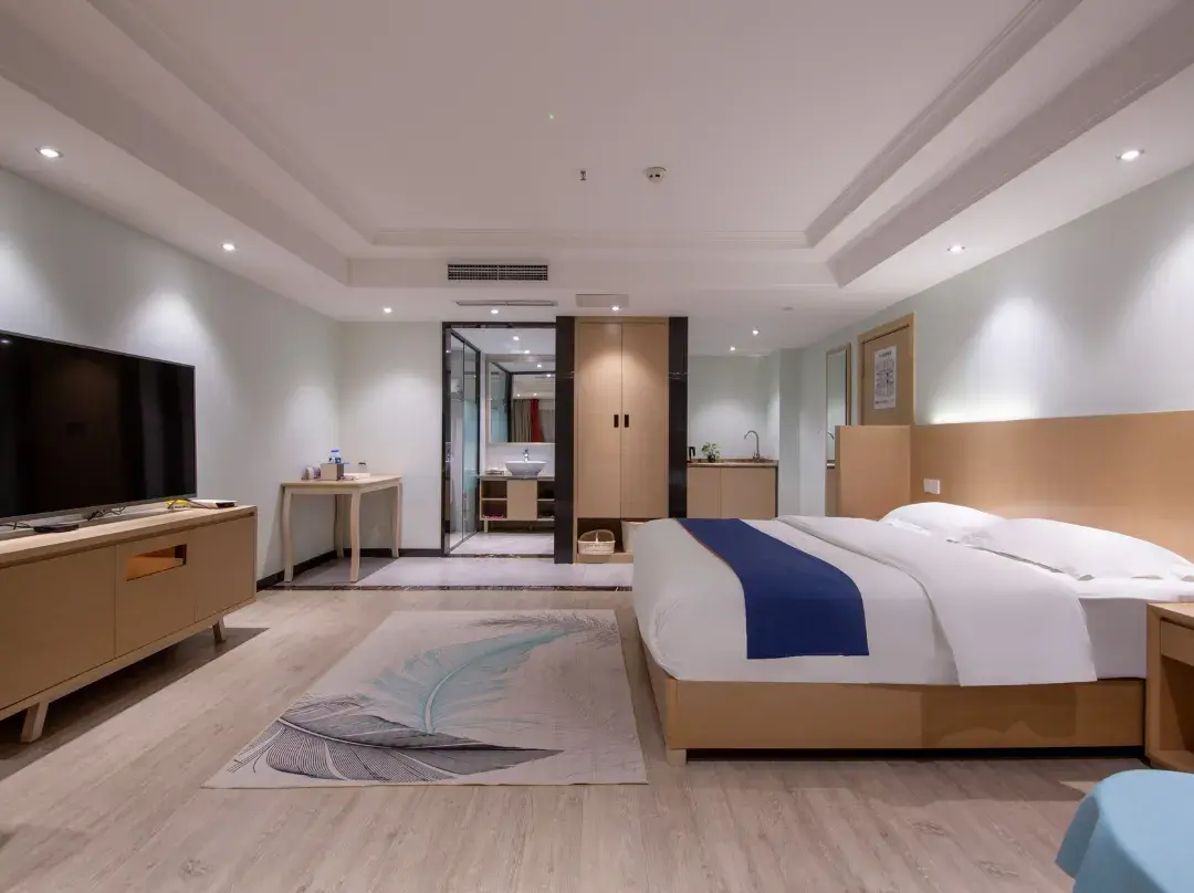 Jiayoulong Hotel(kunming High Speed Railway South Station Chunrong Street Subway Station) - Kunming