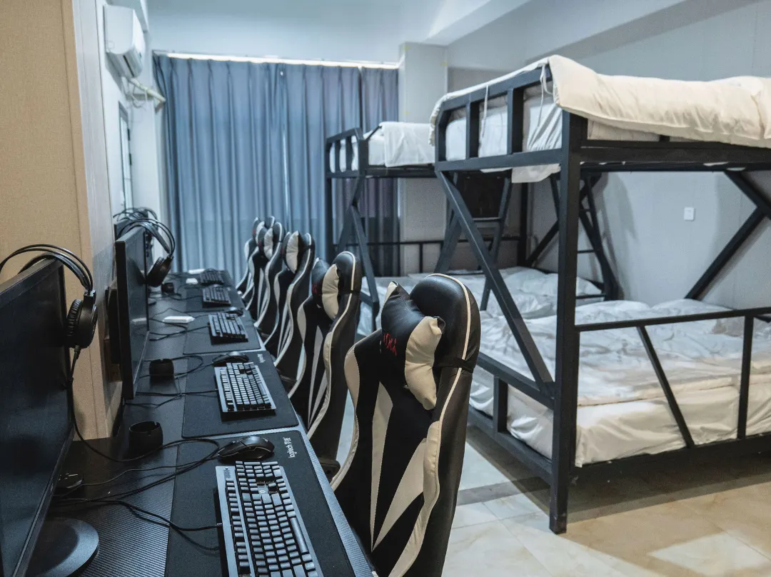 Hippi Hotel - Hebi