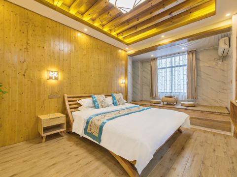 Tea-fragrant Wooden Hostel - Lijiang