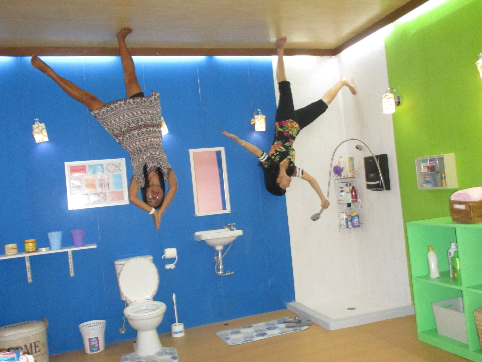 Upside Down World: скидки на билеты, цены и сборы, бронирование | Часы работы, отели и рестораны ...