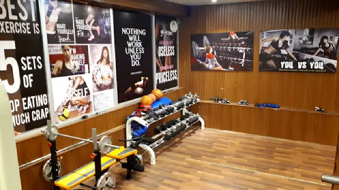 réductions sur les billets de Cuts & Curves Fitness Club (Gym), prix et ...