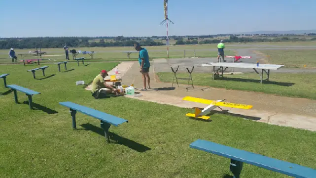 réductions sur les billets de Rc aircraft Air Field, prix et frais ...