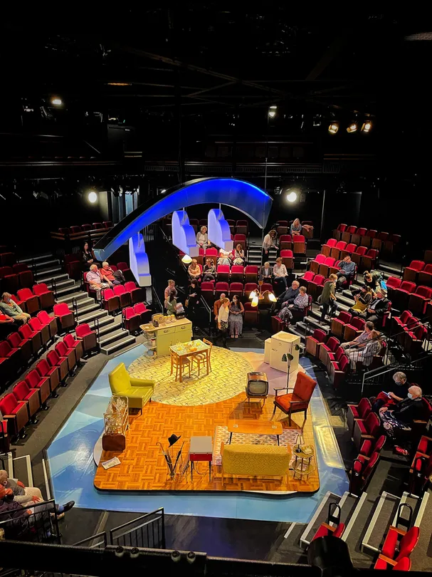 Octagon Theatre Bolton: скидки на билеты, цены и сборы, бронирование ...