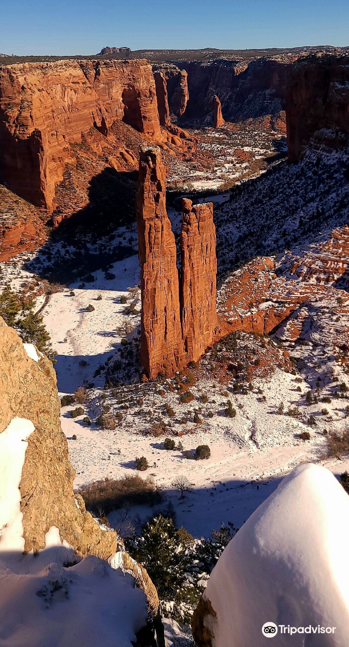 Hotels Near Fort Defiance Chapter House, Apache County - Book with Free ...